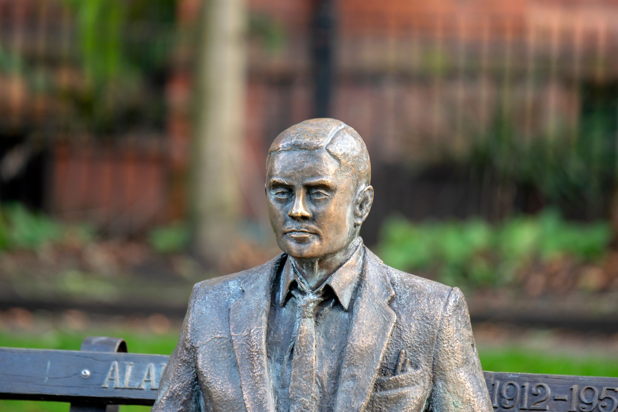 Alan Turing: L'homme qui a décodé les machines et brisé le silence